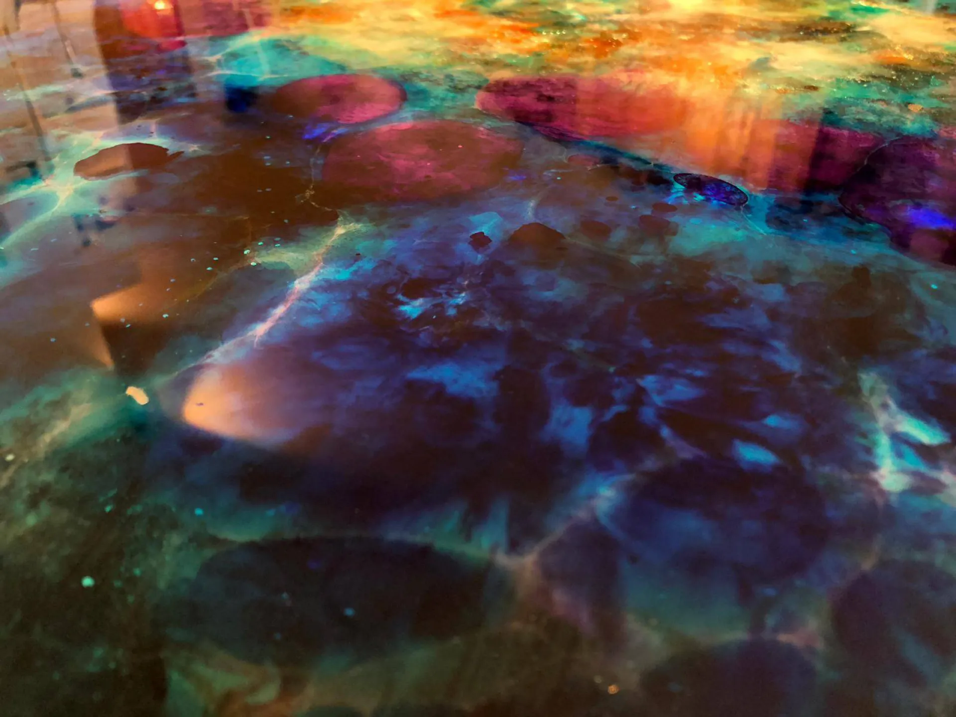 Abstrakte Kunst aus Epoxidharz – Kundenprojekte