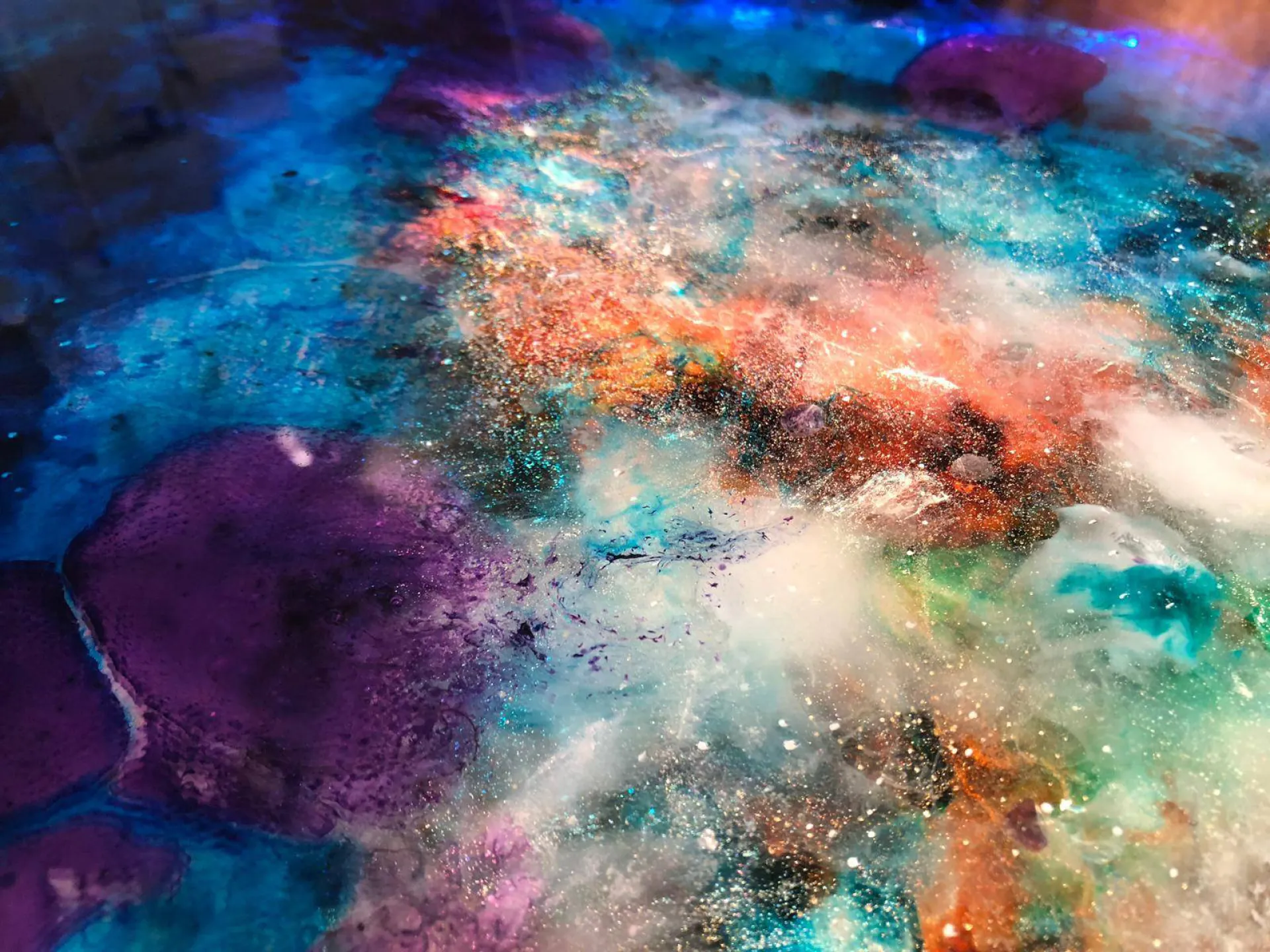 Abstrakte Kunst aus Epoxidharz – Kundenprojekte