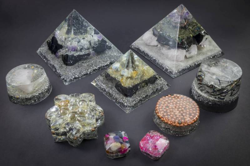Make your own orgonite pyramid with epoxy
