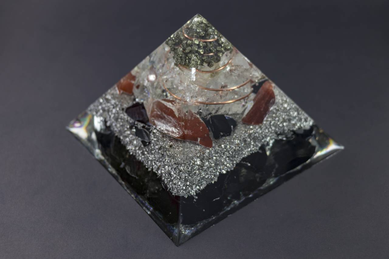 Make your own orgonite pyramid with epoxy